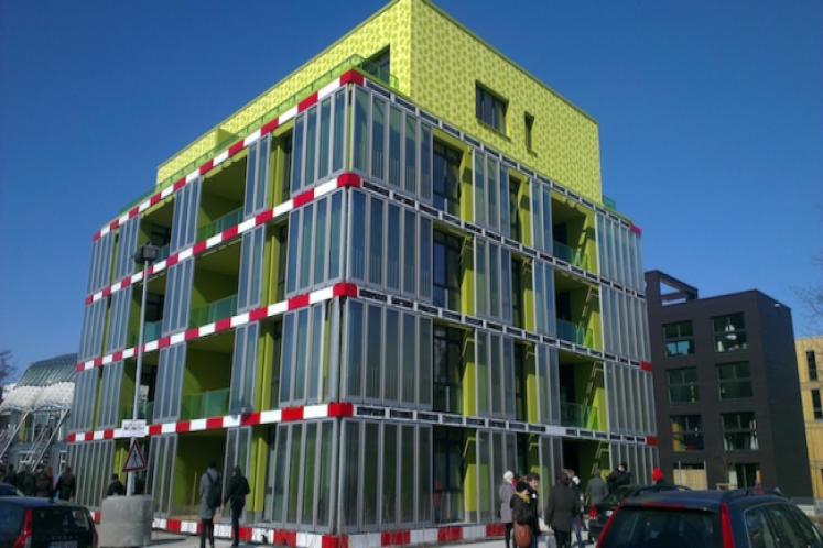 Algae-Powered Buildings: A Futuristic Invention | EcoMENA